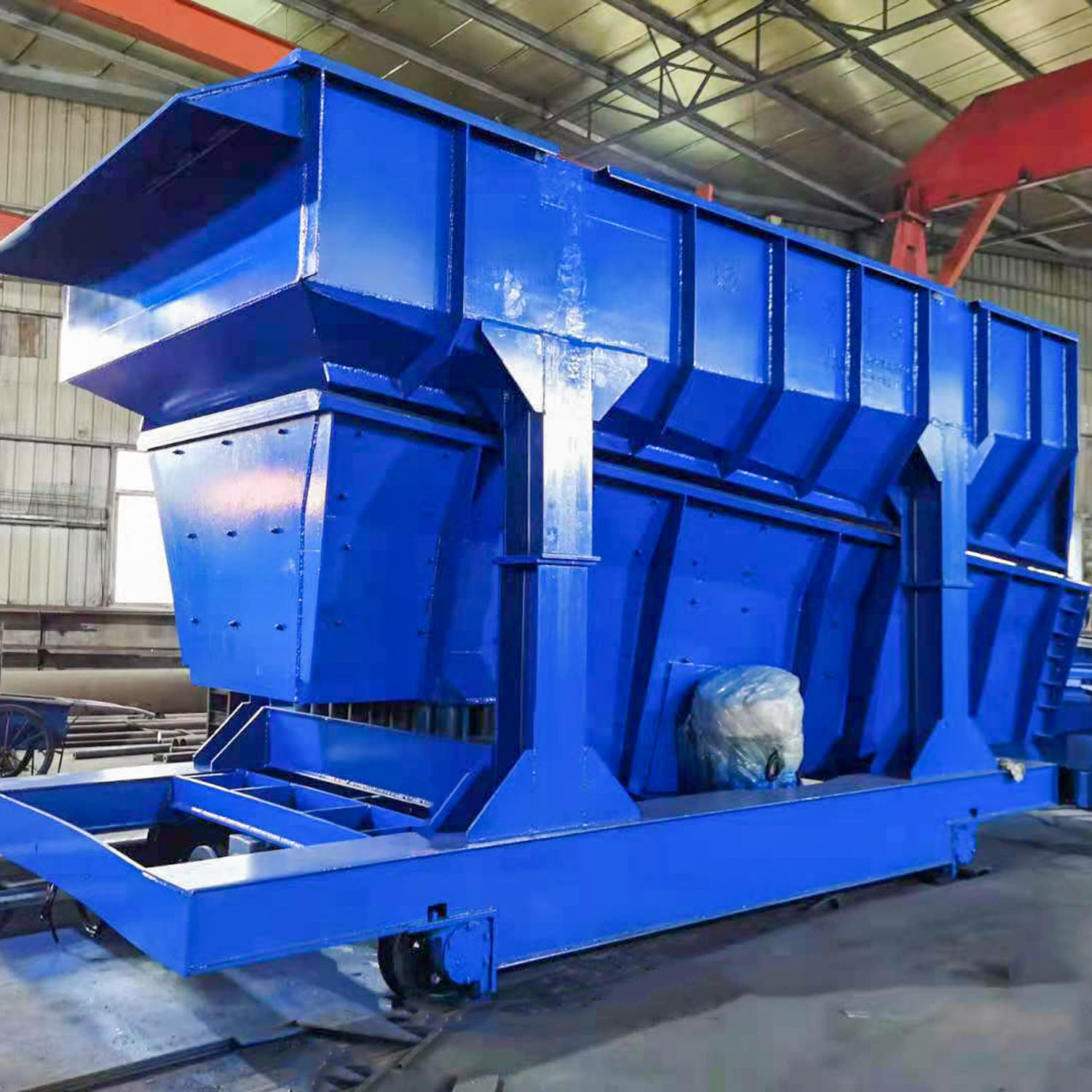 20 Tons Induction Furnace Vibration Feeding Truck From China 20 Tons Induction Furnace Vibration Feeding Truck From China